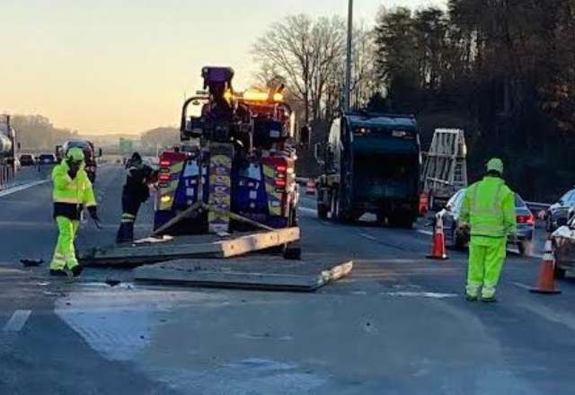 2 concrete slabs fall off truck, snarl I-66 near Manassas