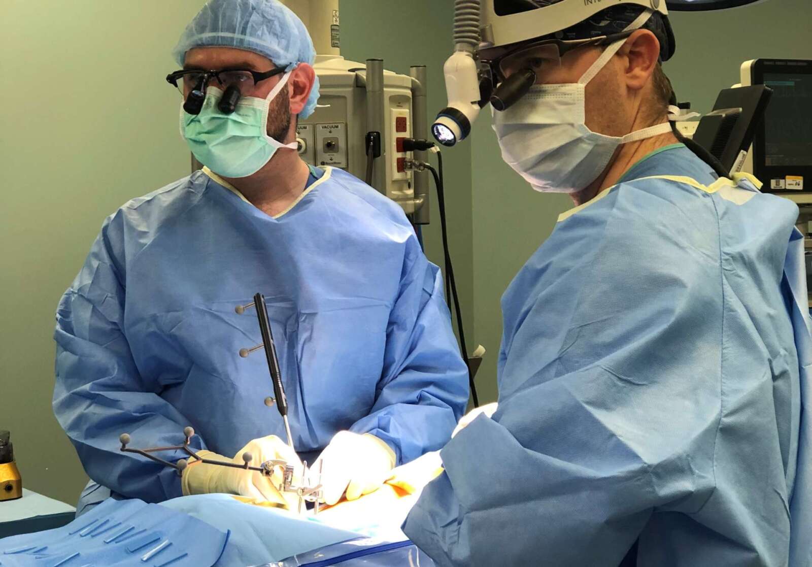 New spinal navigation technology allows advanced procedures, expert care